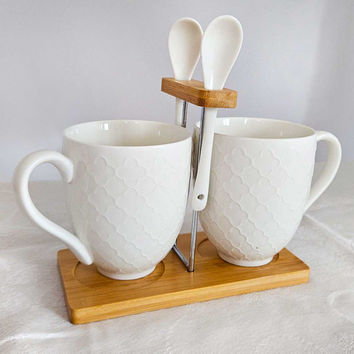 Šalice porculanske 2/1 na drvenom stalku sa žličicama